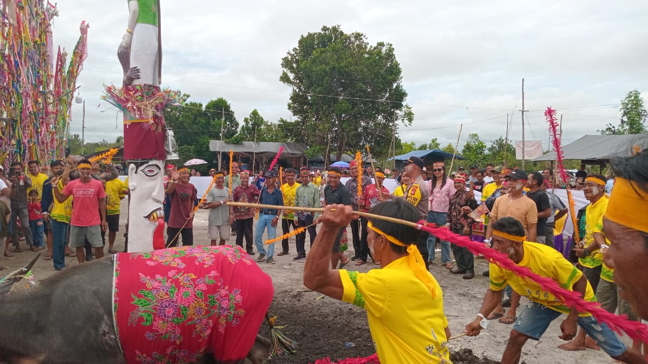 RANGKAIAN PROSESI RITUAL TIWAH ADAT DI KECAMATAN TIMPAH KABUPATEN KAPUAS